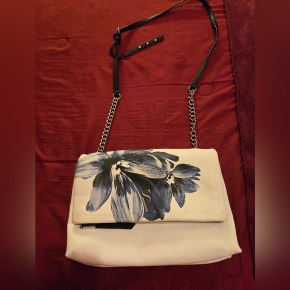 Simply Vera Vera Wang | Bags | Pretty Cream Purse With Long Chain Strap ...